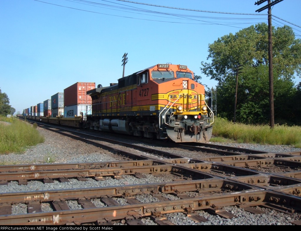 BNSF 4727 (Forest Hill Crossing)